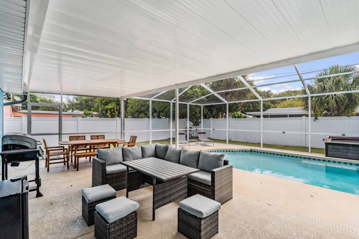 145 M² House ∙ 3 Bedrooms ∙ 10 Guests - Largo, FL