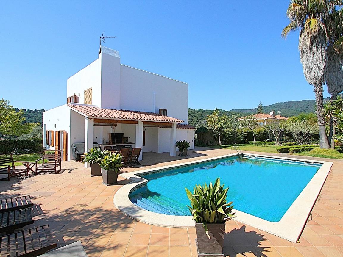 250 M² House ∙ 4 Bedrooms ∙ 8 Guests - Blanes