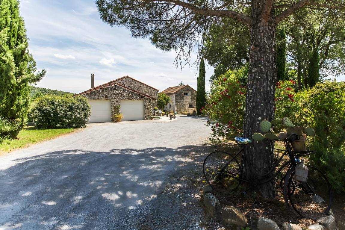 50 M² Huis ∙ 2 Slaapkamers ∙ 6 Gasten - Grospierres