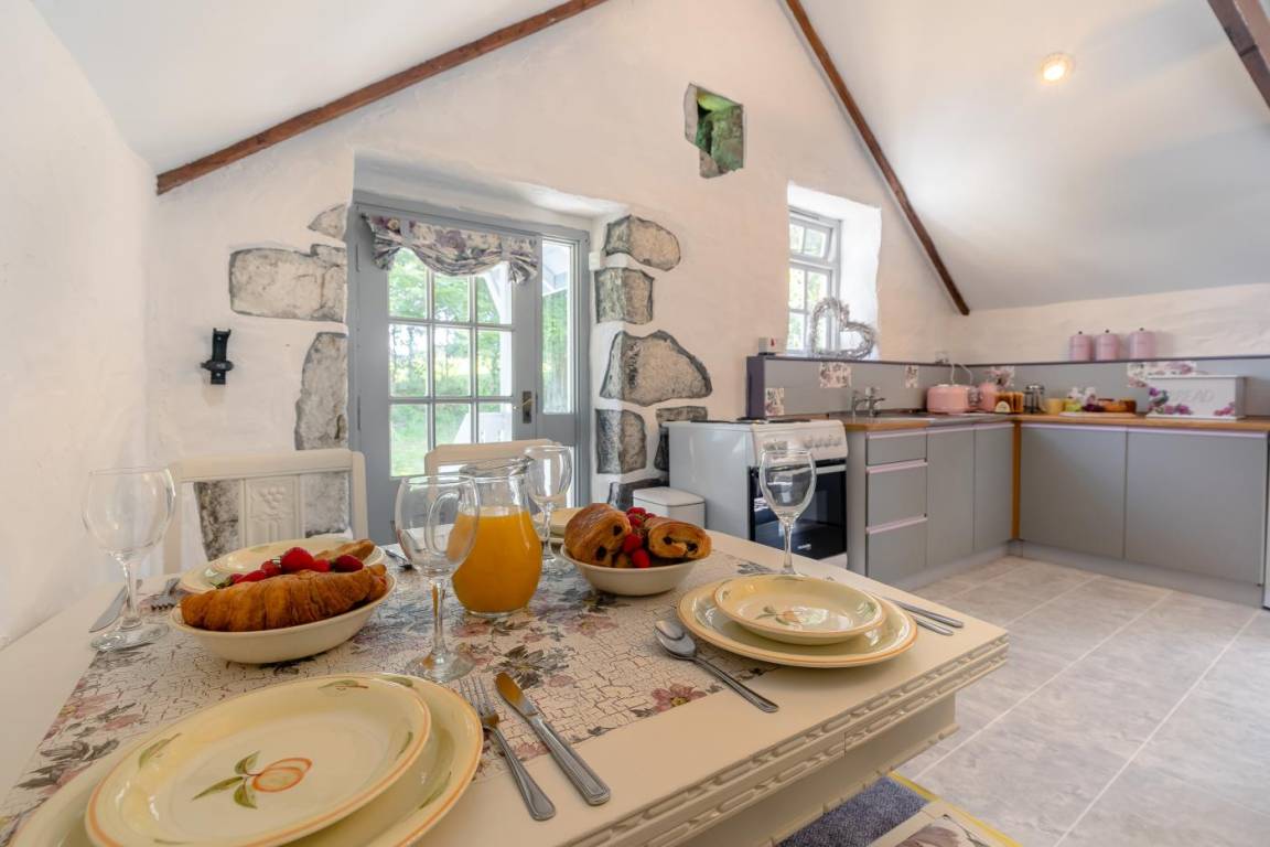 Apartment ∙ 2 Bedrooms ∙ 4 Guests - St Austell