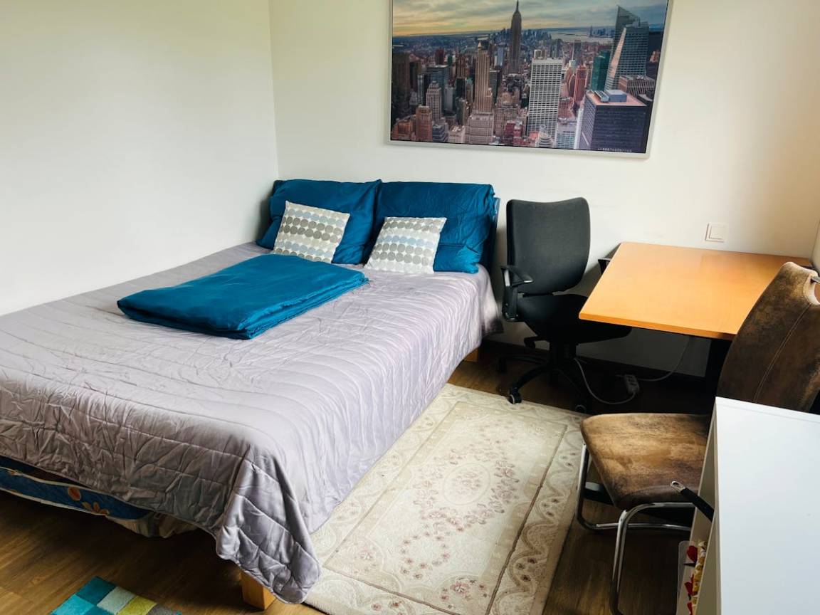 13 M² Private Room ∙ 1 Bedroom ∙ 1 Guest - Frankfurt
