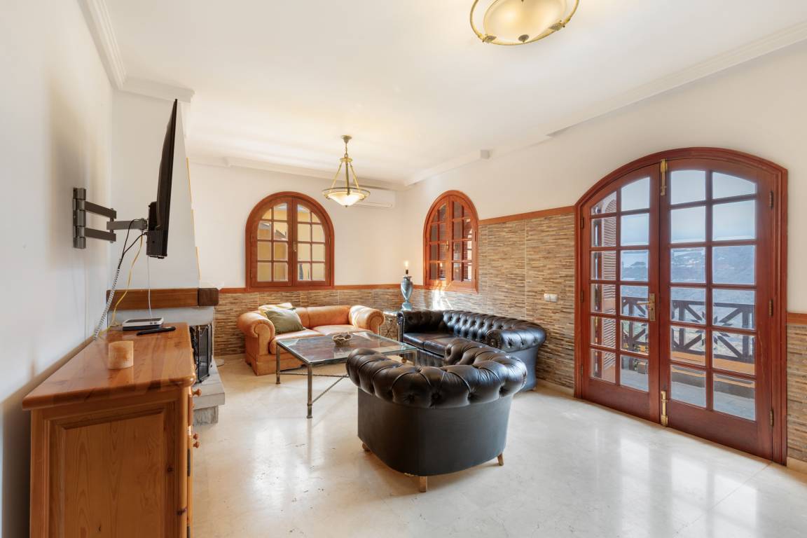 200 M² Chalet ∙ 4 Habitaciones ∙ 10 Huéspedes - Canarias