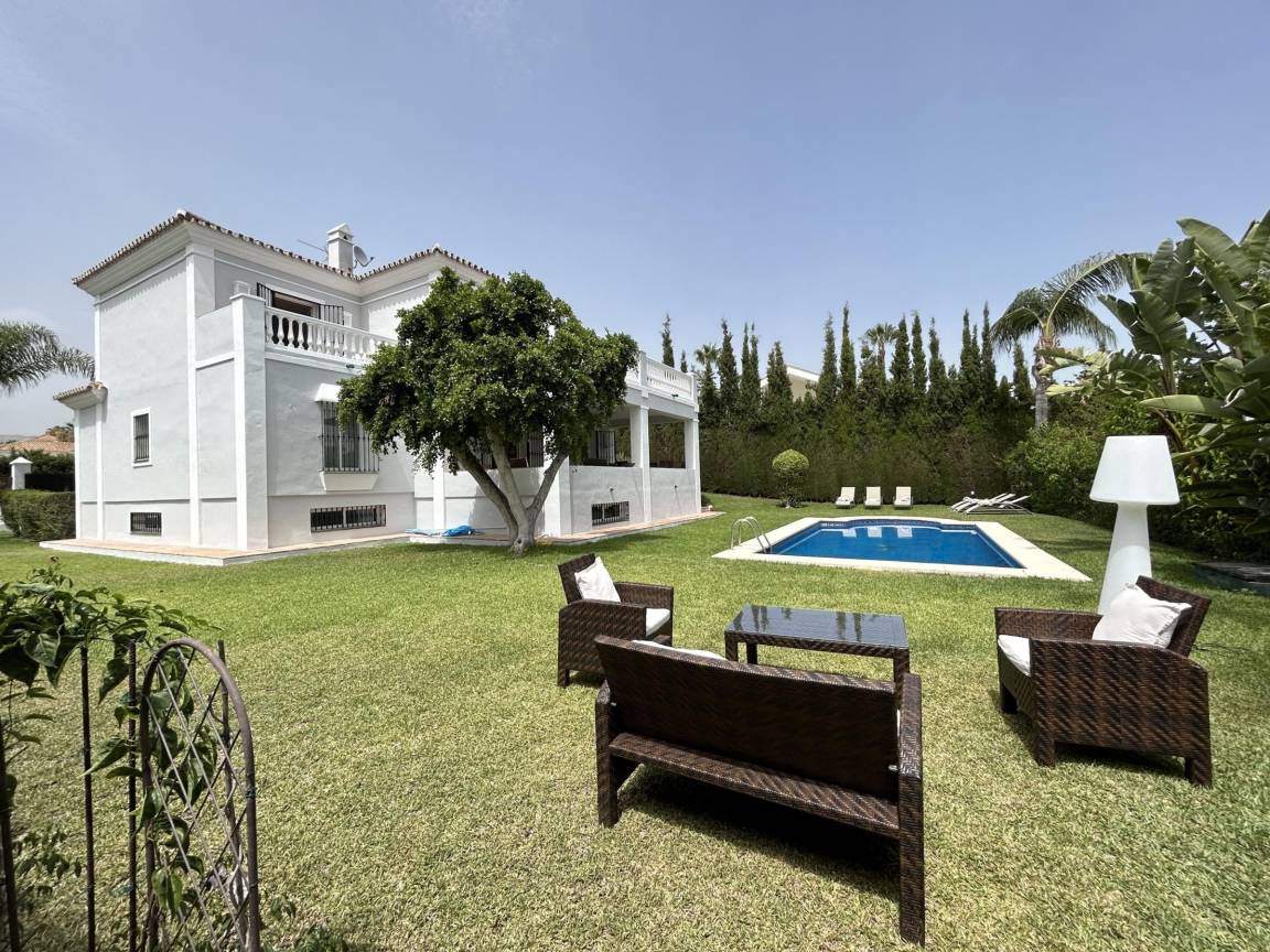 800 M² Villa ∙ 4 Bedrooms ∙ 8 Guests - Benahavís