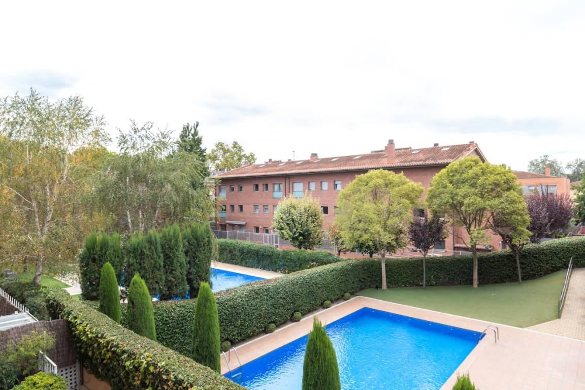 110 M² Apartamento ∙ 2 Habitaciones ∙ 4 Huéspedes - Sabadell
