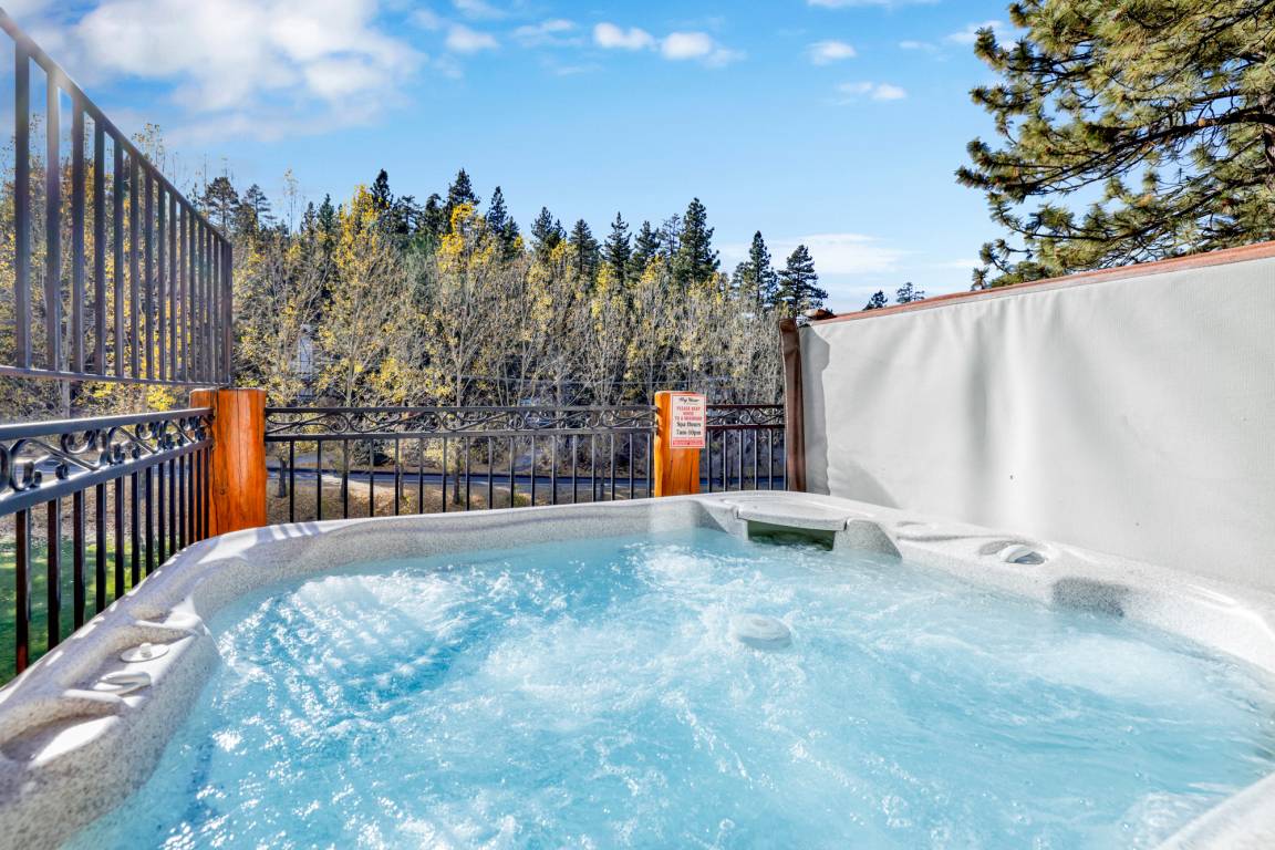 256 M² Cabin ∙ 4 Bedrooms ∙ 15 Guests - Big Bear Lake, CA