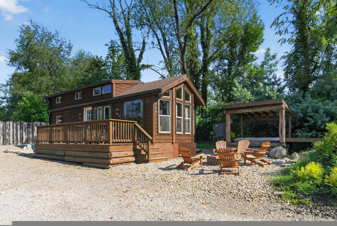 Apartment ∙ 1 Bedroom ∙ 6 Guests - Mars Hill, IN