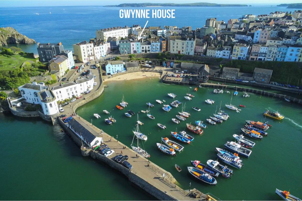 223 M² House ∙ 6 Bedrooms ∙ 12 Guests - Tenby