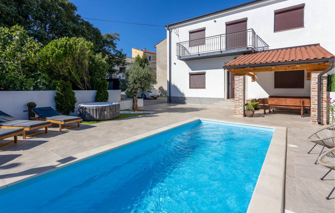 110 M² Ferienhaus ∙ 2 Schlafzimmer ∙ 6 Gäste - Klenovica