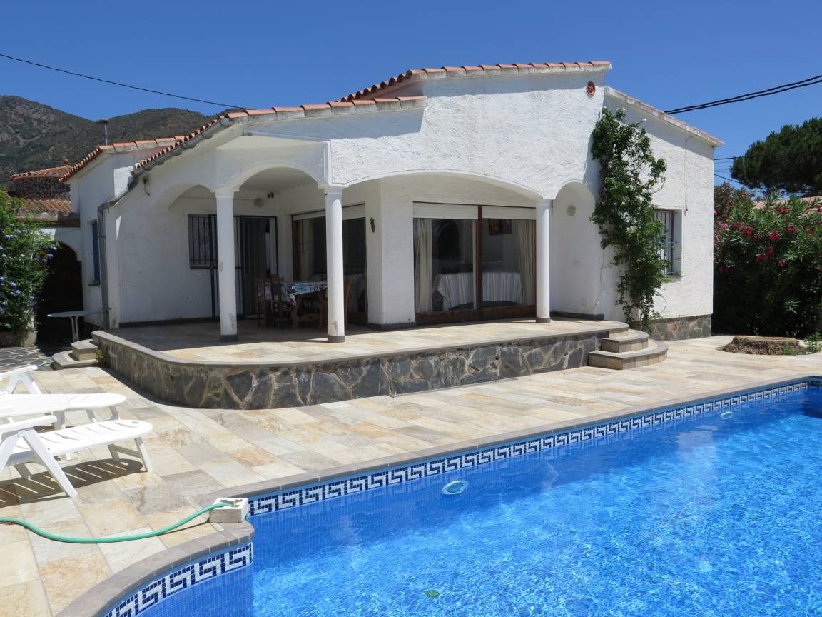 85 M² Villa ∙ 3 Bedrooms ∙ 6 Guests - Roses