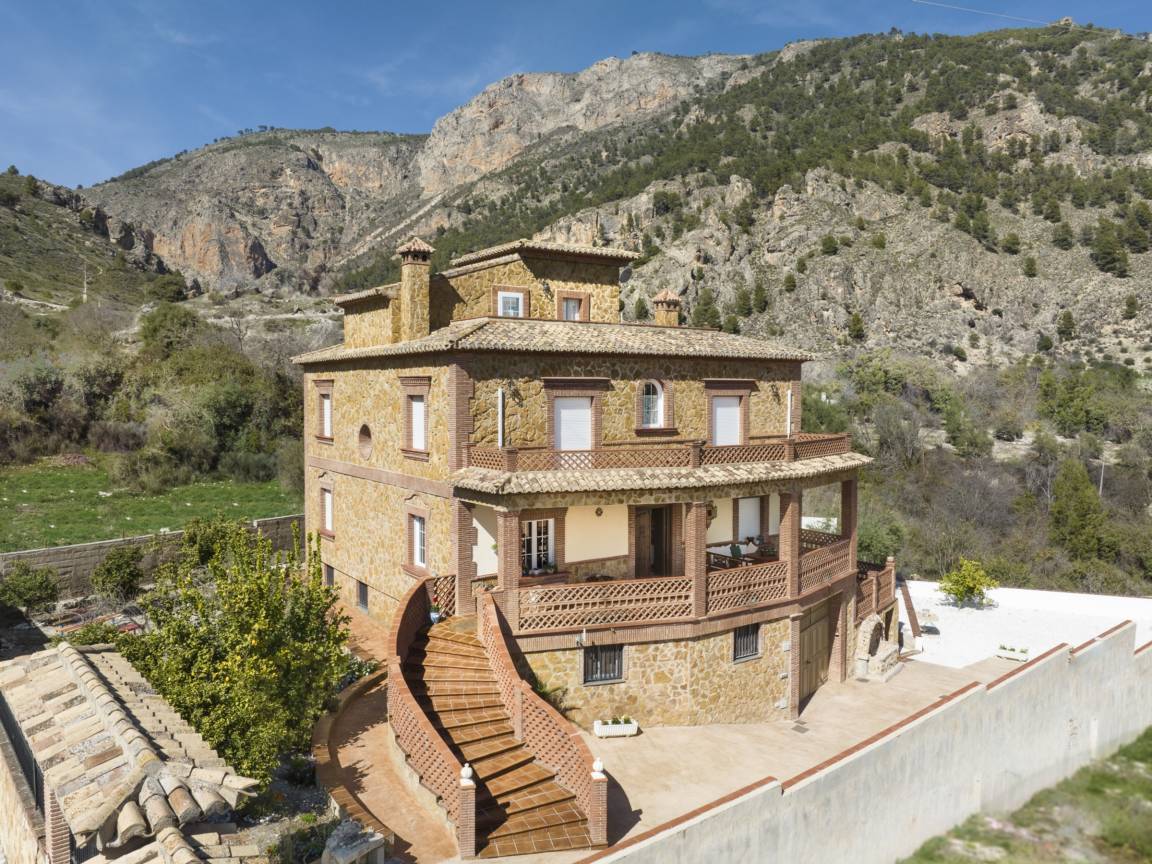 500 M² Casa Rural ∙ 7 Habitaciones ∙ 13 Huéspedes - Pinos Puente