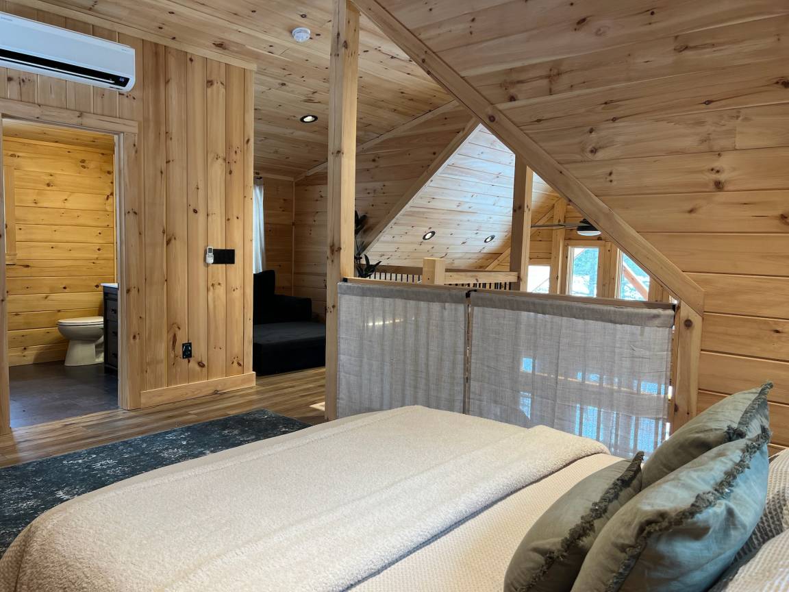 Cabin ∙ 3 Bedrooms ∙ 9 Guests - Chichester, NH