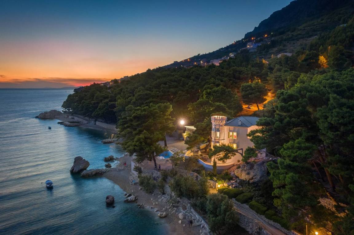 330 M² Villa ∙ 4 Makuuhuonetta ∙ 8 Vierasta - Omiš