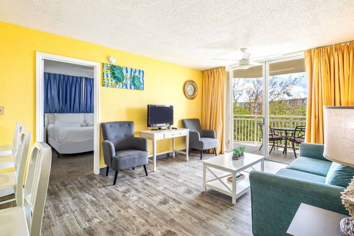 Apartment ∙ 2 Bedrooms ∙ 6 Guests - Stock Island, FL