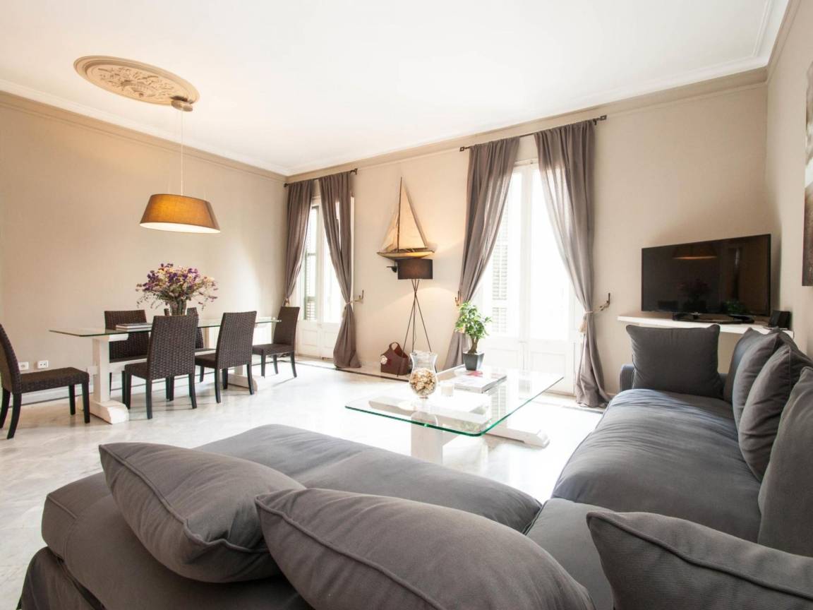 108 M² Huoneisto ∙ 3 Makuuhuonetta ∙ 6 Vierasta - Barcelone