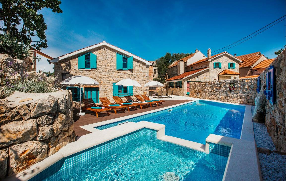 200 M² Ferienhaus ∙ 5 Schlafzimmer ∙ 9 Gäste - Makarska Riviera