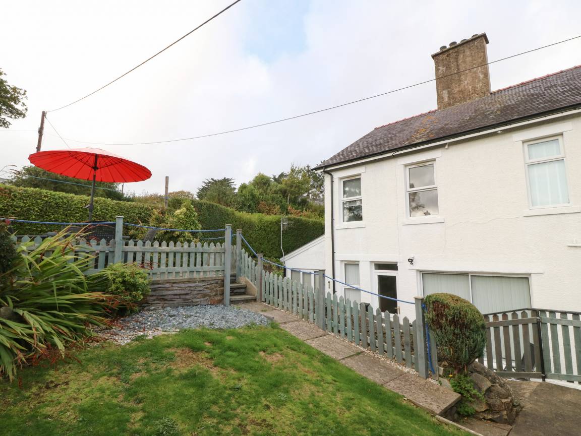 Cottage ∙ 2 Bedrooms ∙ 4 Guests - Pwllheli