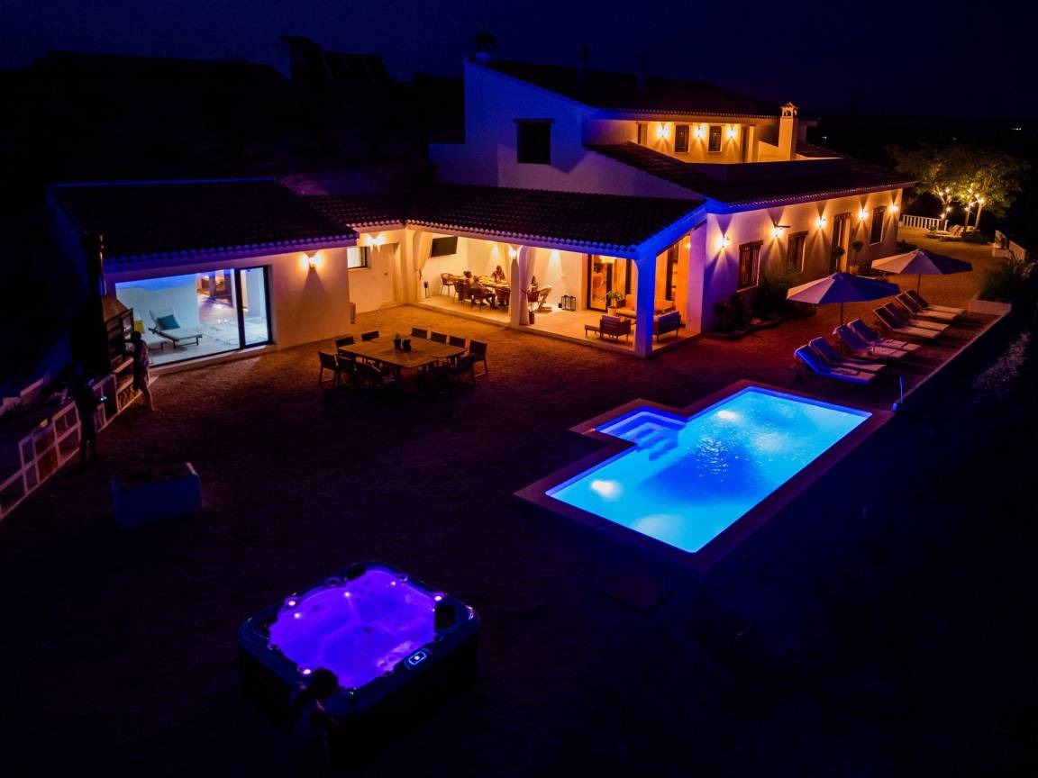 550 M² Casa ∙ 10 Habitaciones ∙ 20 Huéspedes - Huéscar