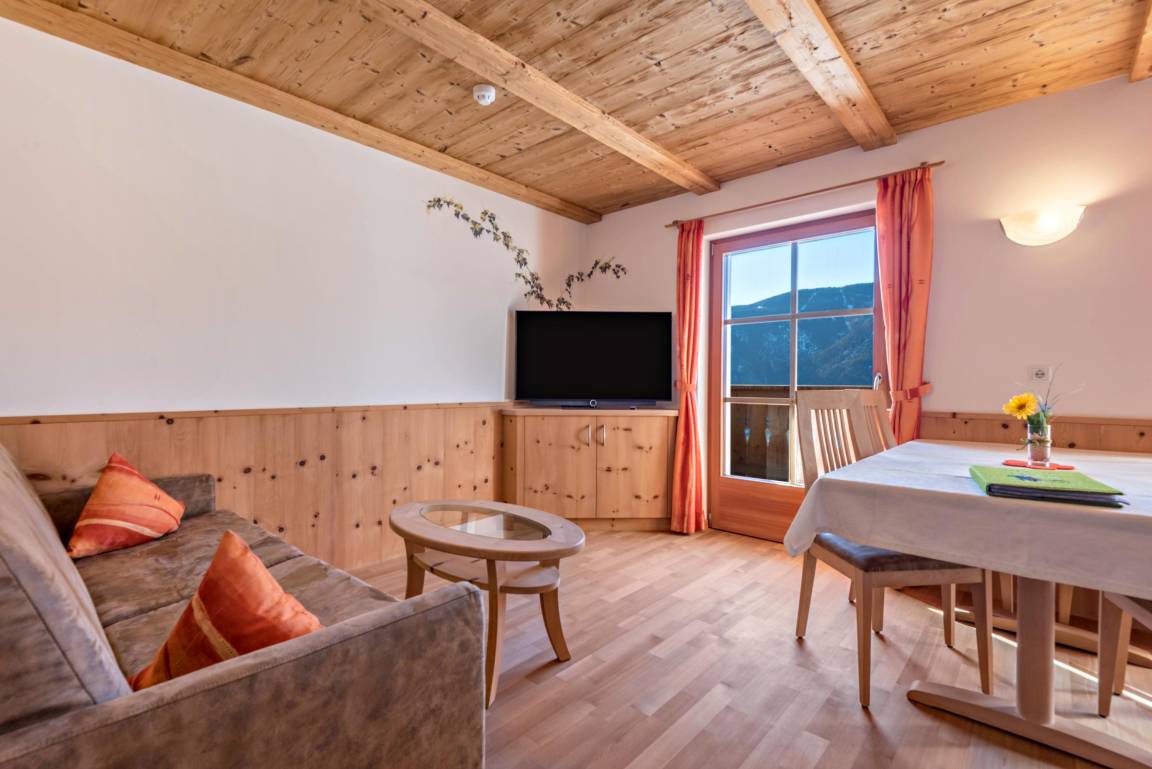 75 M² Ferienwohnung ∙ 2 Schlafzimmer ∙ 7 Gäste - Kastelruth