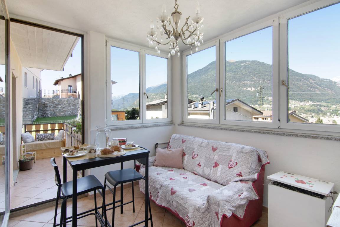 70 M² Apartment ∙ 1 Bedroom ∙ 8 Guests - Sondrio