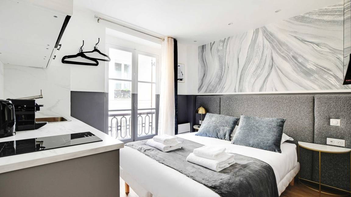 13 M² Apartment ∙ 2 Guests - Paris