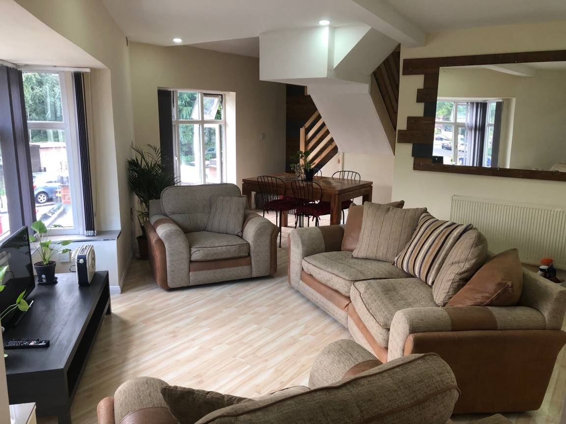 Apartment ∙ 3 Bedrooms ∙ 5 Guests - Birmingham