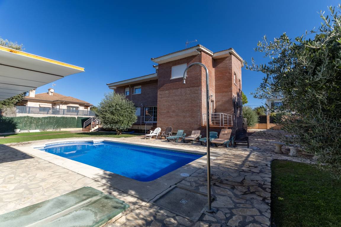 400 M² Villa ∙ 10 Chambres ∙ 22 Personnes - Móstoles