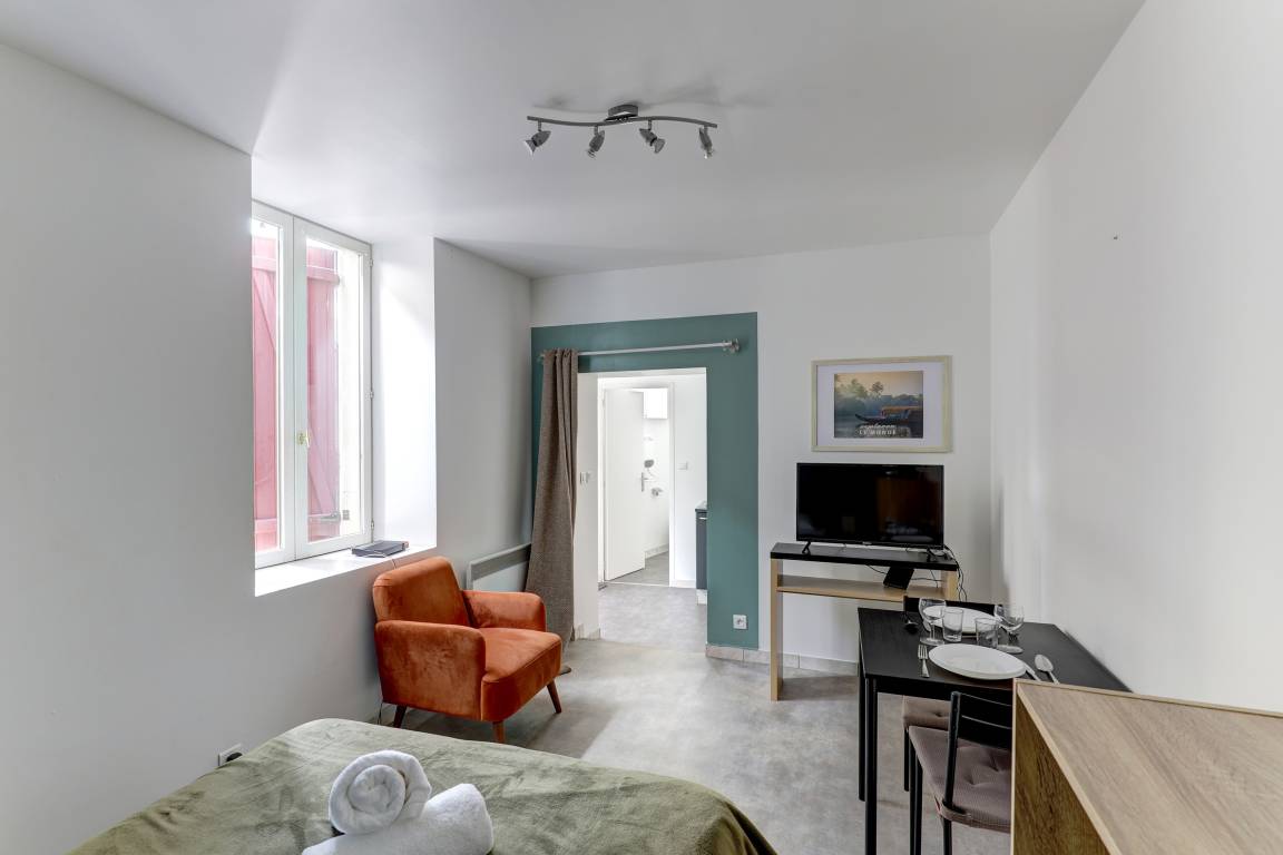 25 M² Ferienwohnung ∙ 2 Gäste - Allier