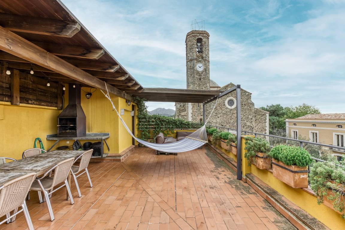 180 M² House ∙ 4 Bedrooms ∙ 10 Guests - Garriguella