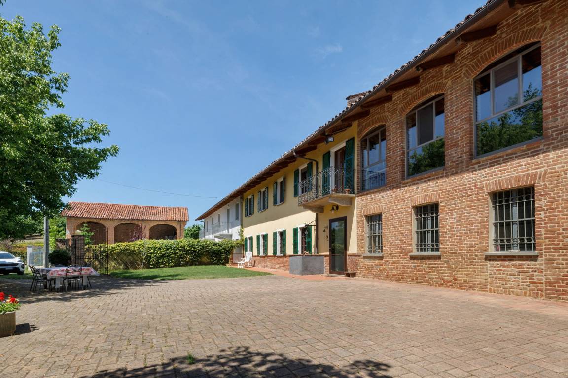 250 M² House ∙ 3 Bedrooms ∙ 8 Guests - Asti
