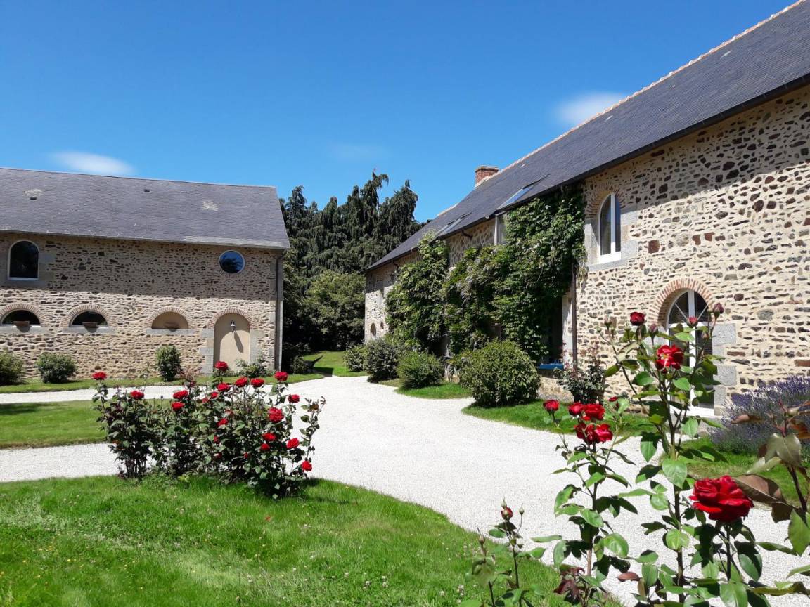 280 M² Gîte ∙ 4 Chambres ∙ 8 Personnes - Fougères