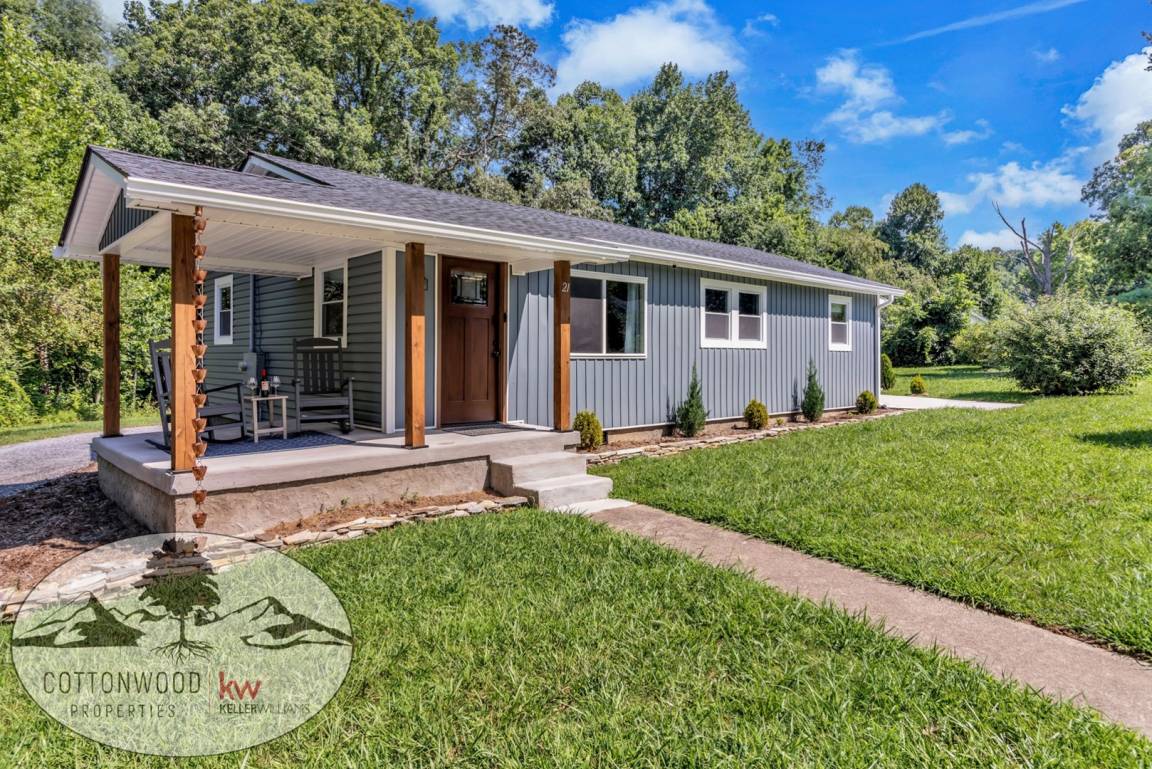 House ∙ 3 Bedrooms ∙ 6 Guests - Black Mountain, NC