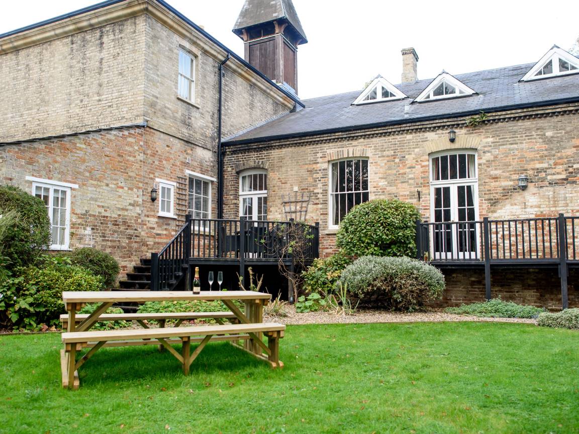 Cottage ∙ 2 Bedrooms ∙ 4 Guests - Stowmarket