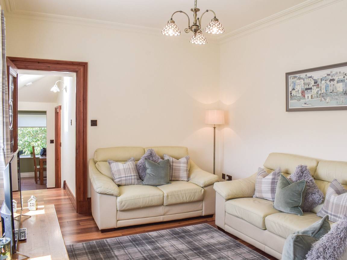 Cottage ∙ 2 Bedrooms ∙ 4 Guests - Ardrossan