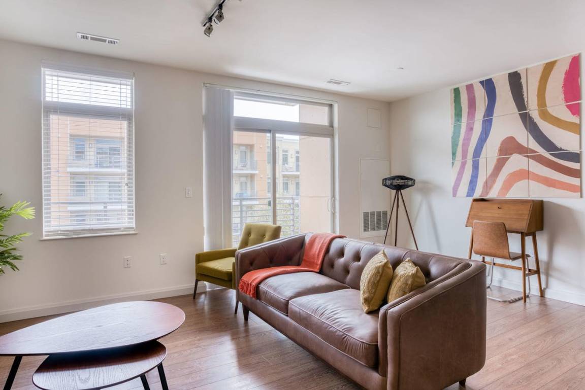 111 M² Apartment ∙ 2 Bedrooms ∙ 4 Guests - Concord