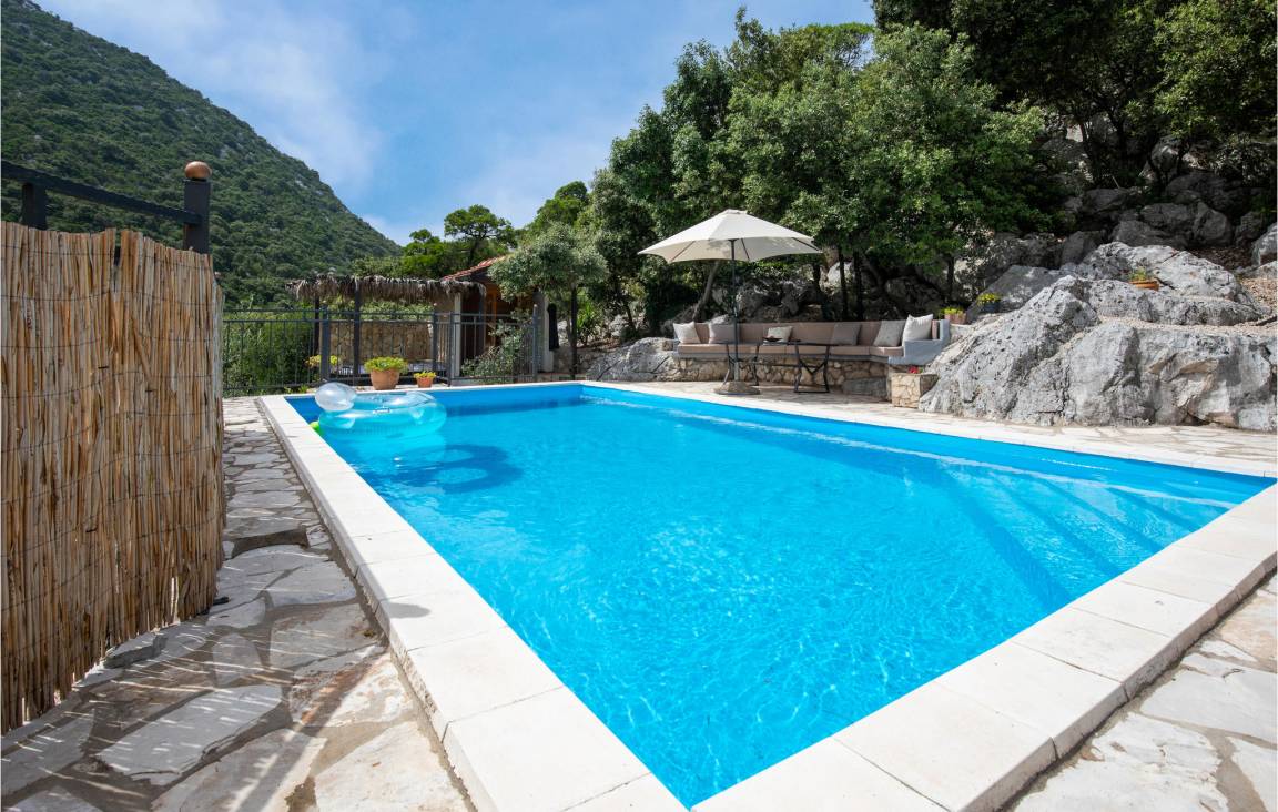 99 M² Maisonette ∙ 1 Bedroom ∙ 5 Guests - Ploče