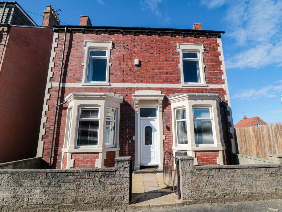 Cottage ∙ 6 Bedrooms ∙ 13 Guests - Bridlington