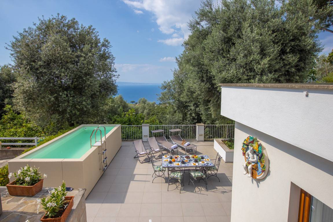 160 M² Villa ∙ 4 Bedrooms ∙ 10 Guests - Sorrento
