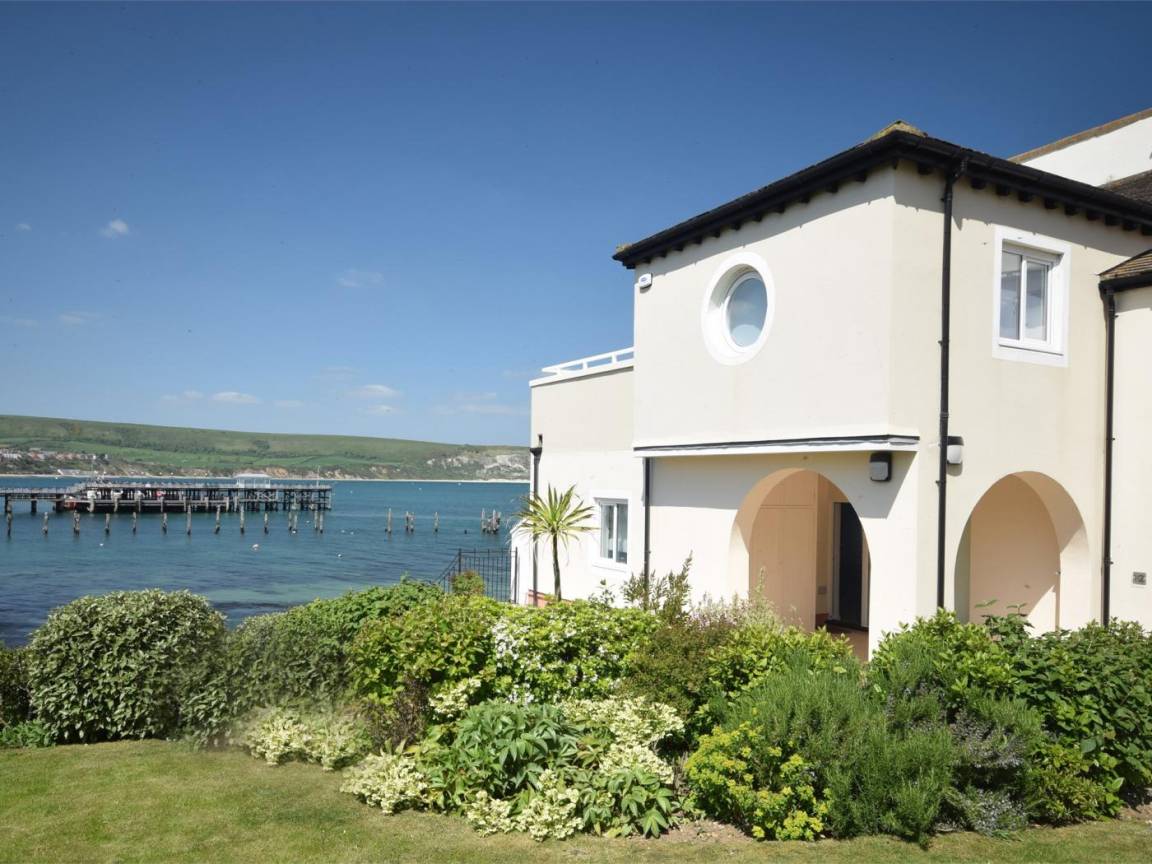 Apartment ∙ 2 Bedrooms ∙ 4 Guests - Swanage