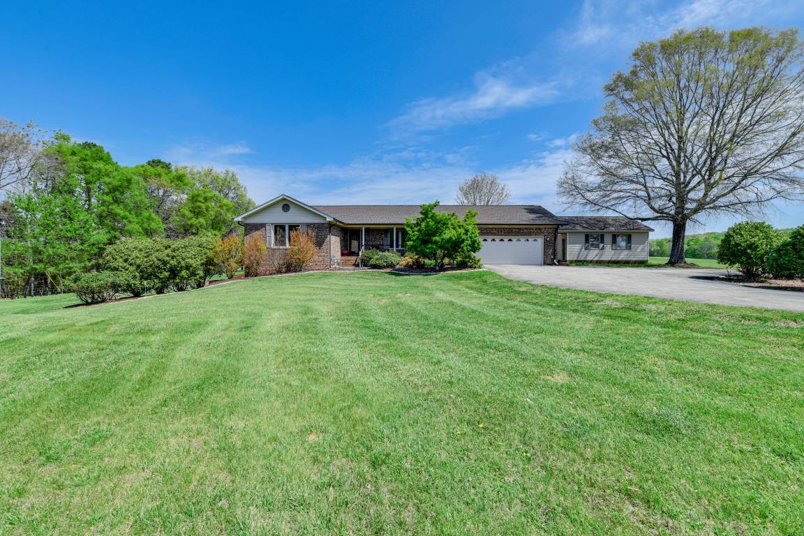 212 M² House ∙ 3 Bedrooms ∙ 6 Guests - Midland, NC