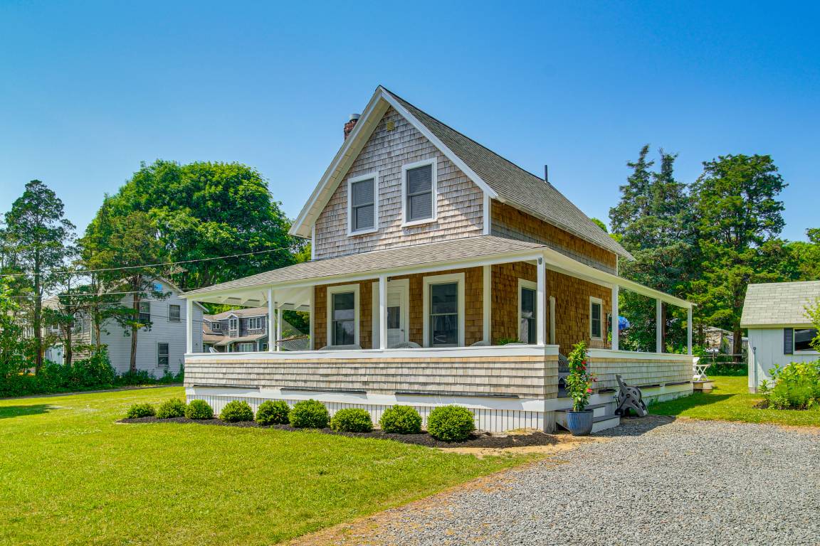 95 M² House ∙ 2 Bedrooms ∙ 8 Guests - Old Silver Beach, MA
