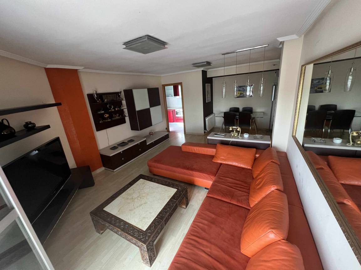 75 M² Apartamento ∙ 2 Habitaciones ∙ 4 Huéspedes - Zaragoza, España