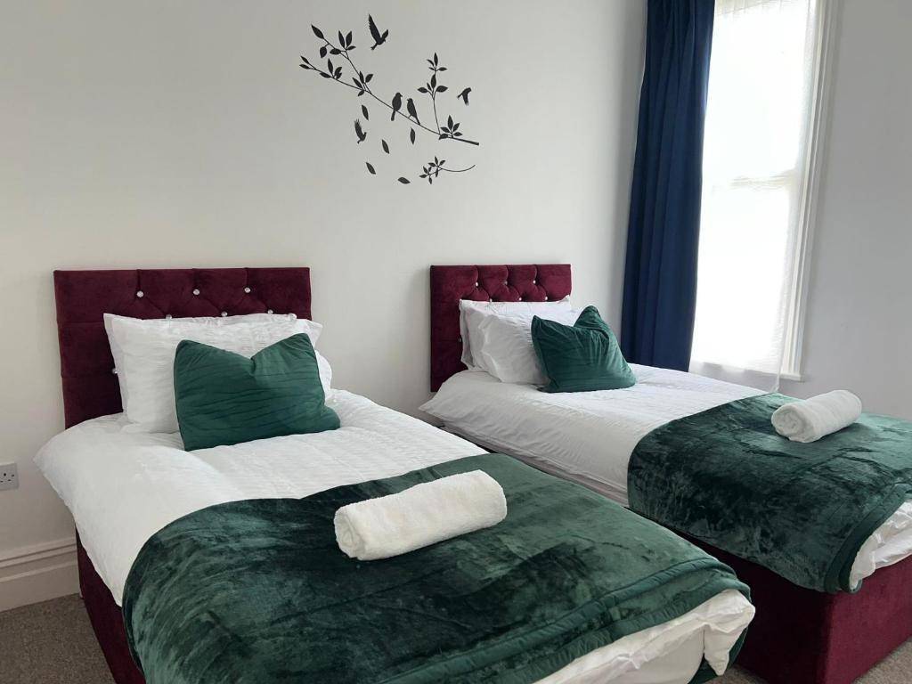 75 M² Apartment ∙ 2 Bedrooms ∙ 5 Guests - Leicester