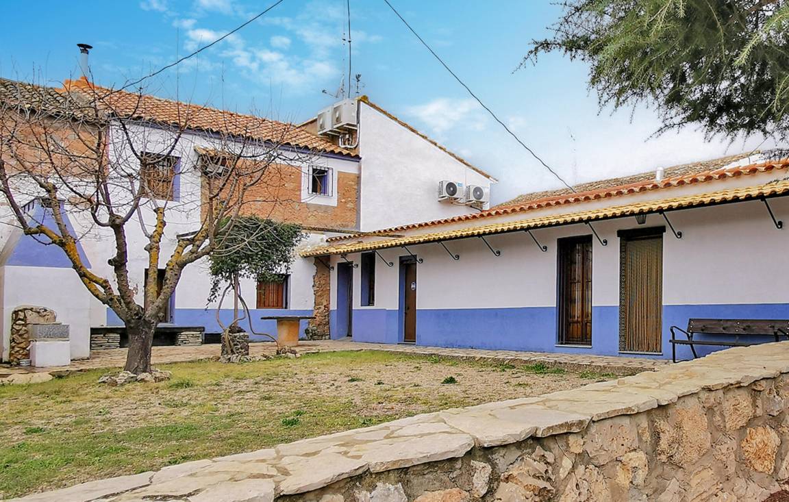 365 M² Casa ∙ 6 Habitaciones ∙ 12 Huéspedes - Jalance