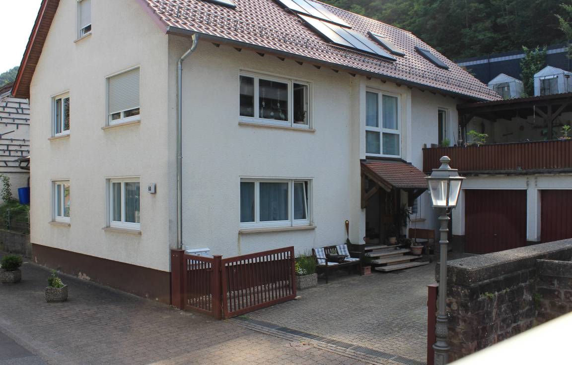 75 M² Ferienwohnung ∙ 2 Schlafzimmer ∙ 4 Gäste - Erfweiler