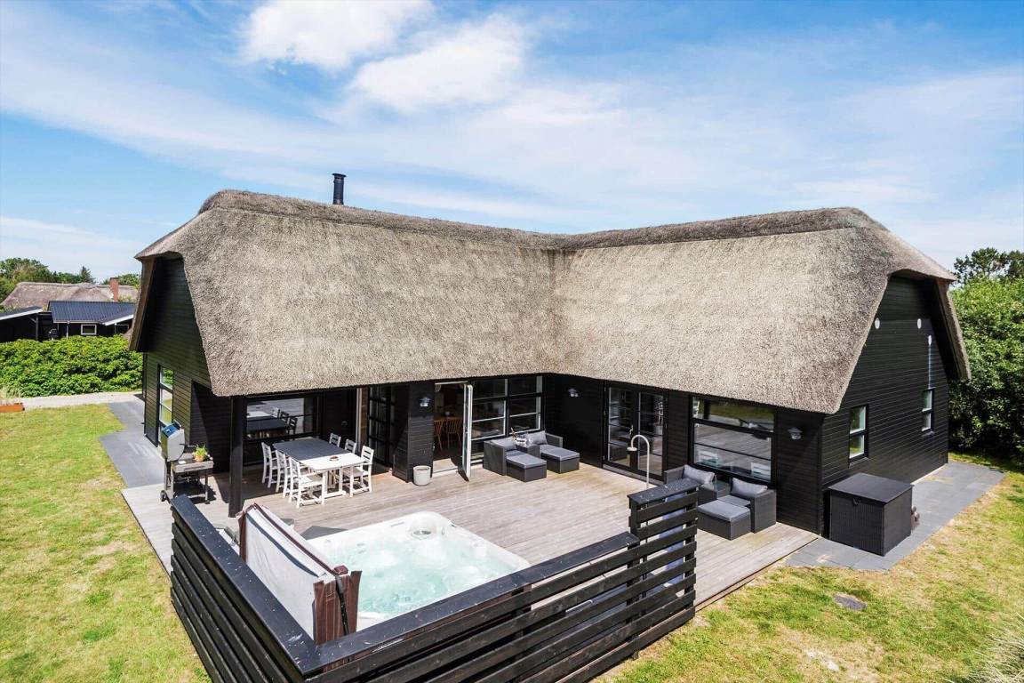 215 M² Ferienhaus ∙ 4 Schlafzimmer ∙ 8 Gäste - Blåvand