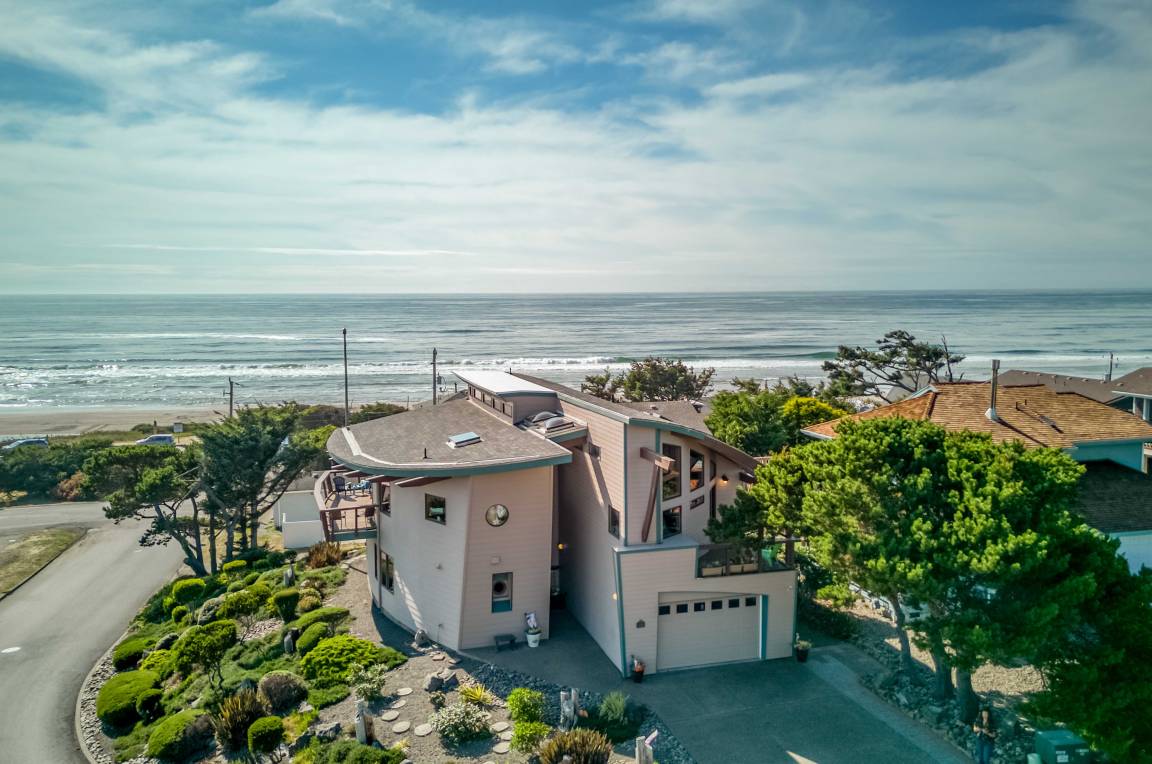 260 M² House ∙ 4 Bedrooms ∙ 10 Guests - Lincoln City, OR
