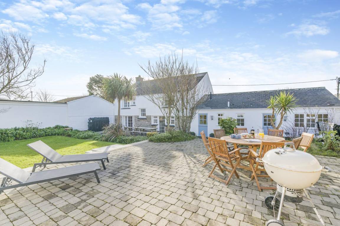 Cottage ∙ 4 Bedrooms ∙ 8 Guests - Constantine Bay