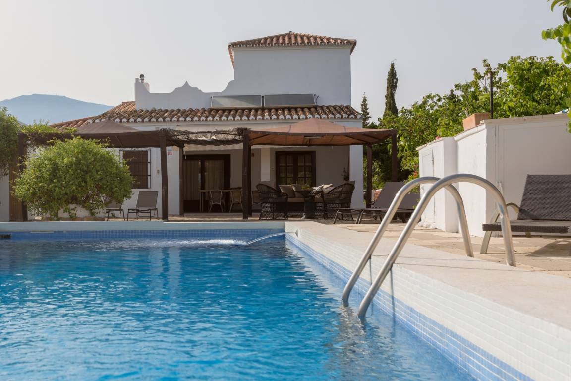 200 M² Villa ∙ 4 Bedrooms ∙ 8 Guests - Estepona