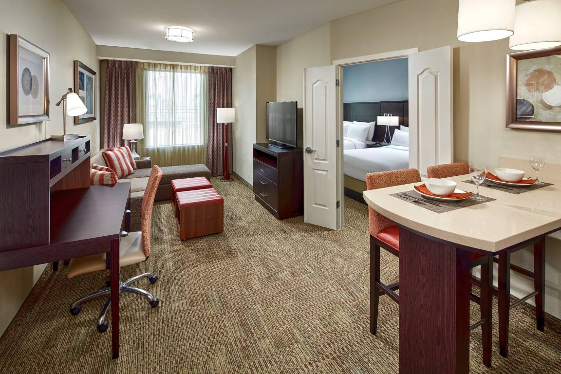 Hotel ∙ 1 Habitación ∙ 5 Huéspedes - Anaheim