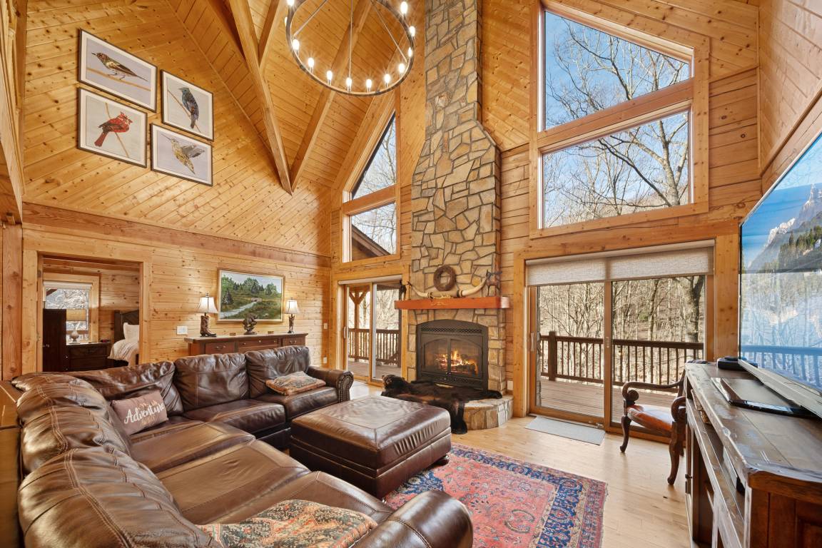320 M² Cabin ∙ 3 Bedrooms ∙ 12 Guests - Boone, NC